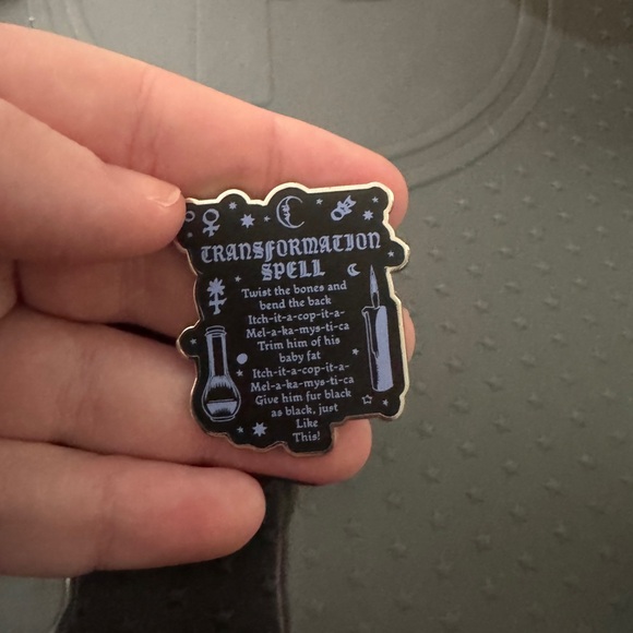Disney | Accessories | 222 Disney Hocus Pocus Mystery Pin Limited ...
